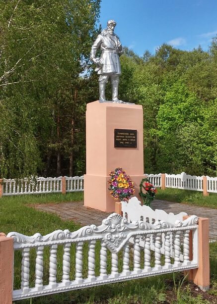 Anıt, heykel Советским воинам и партизанам, Grodnenskaya oblastı, foto