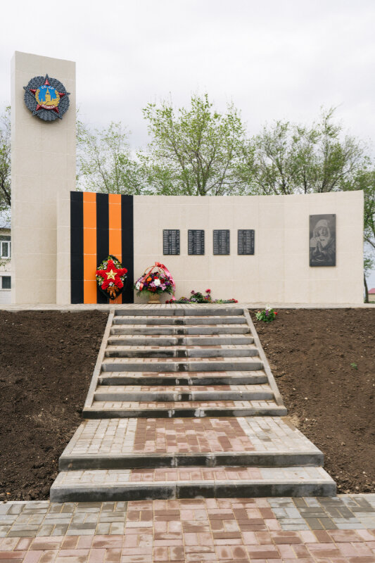 Anıt, heykel Обелиск Славы, Saratovskaya oblastı, foto