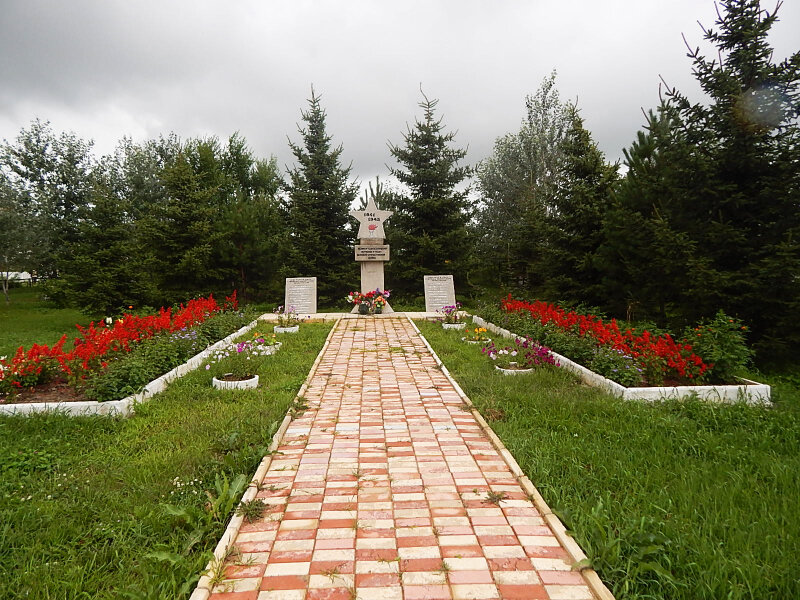 Anıt, heykel Обелиск воинам-землякам, погибшим в годы Великой Отечественной войны, Amursk Bölgesi, foto