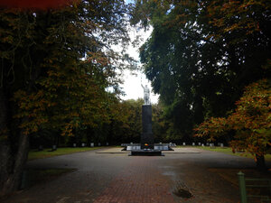 Братская могила советских воинов, погибших в боях с фашистскими захватчиками в 1943 году (Belgorod Region, Yakovlevskiy munitsipalny okrug, khutor Krapivenskiye Dvory), anıt, heykel  Belgorodskaya oblastından