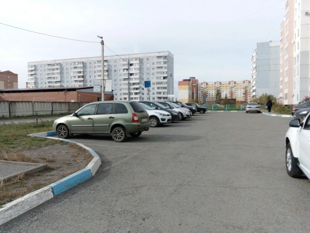 Otoparklar Parking lot, Omsk, foto