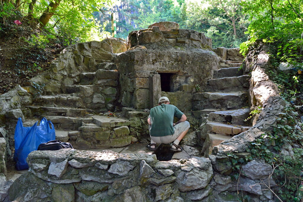Pınar, çay Spring, stream, Kırım Cumhuriyeti, foto