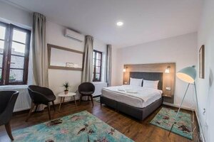 Teatro (Sibiu, Strada Târgul Pestelul), otel  Sibiu'dan