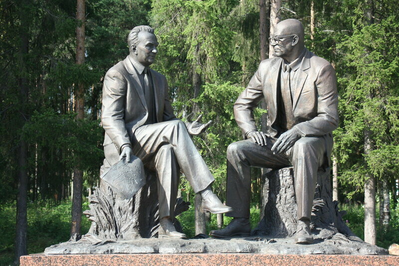 Anıt, heykel А. Косыгин и Урхо Кекконен, Kostomucsha, foto