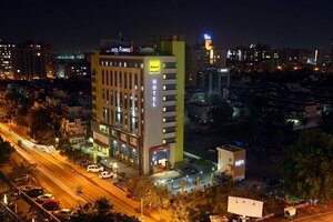Holiday Inn Express Ahmdabad Prahlad Nagar (State of Gujarat, Ahmedabad, Sarkhej), otel  Ahmadabad'dan