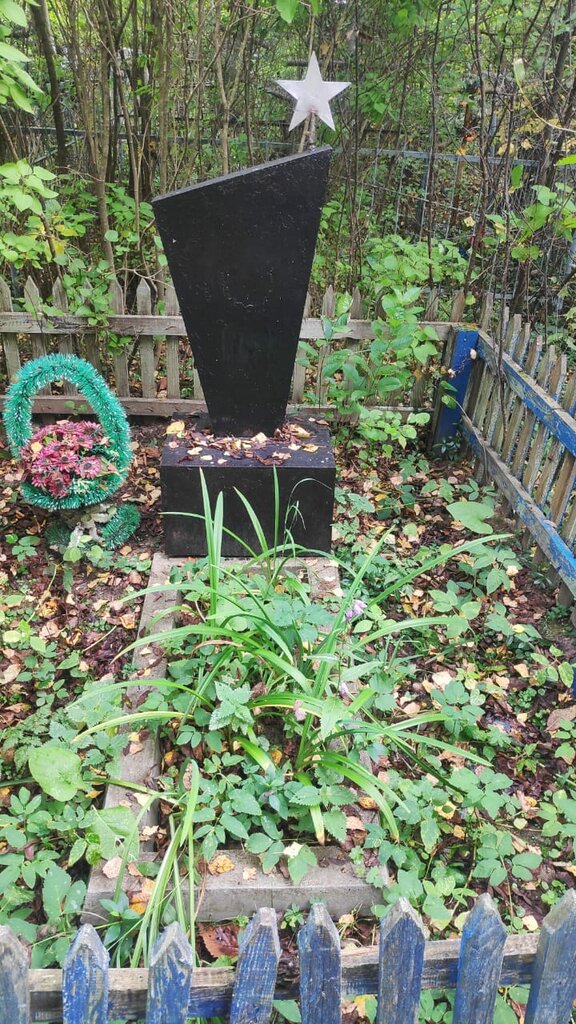 Anıt, heykel Military burial, Kalujskaya oblastı, foto