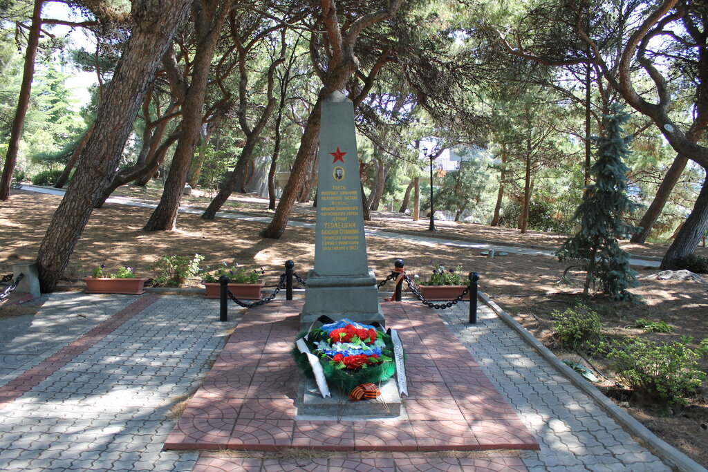 Ünlü kişilerin mezarları Могила начальника пограничной заставы Форос А.С. Терлецкого, Kırım Cumhuriyeti, foto