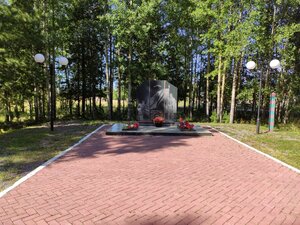 Воинам-защитникам Отечества (Khanty-Mansi Autonomous Area, Oktyabrskiy rayon, posyolok Sergino), anıt, heykel  Hantı‑Mansi Özerk Okrugu'ndan