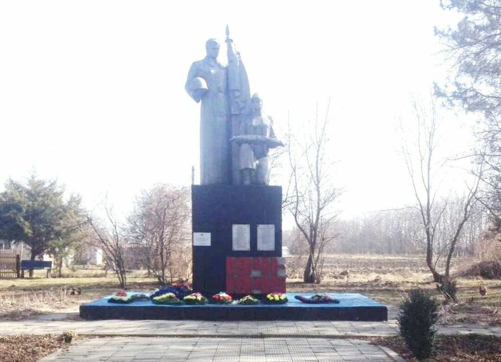 Anıt, heykel Воинам-односельчанам, погибшим в годы Великой Отечественной войны, Krasnodarski krayı, foto