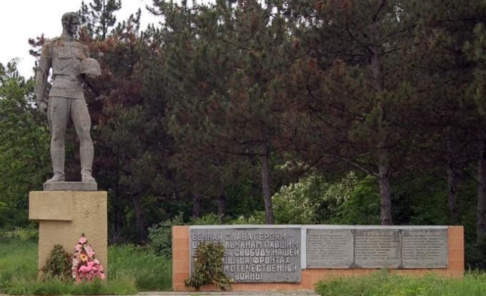 Anıt, heykel Погибшим односельчанам, Causeni Bölgesi, foto