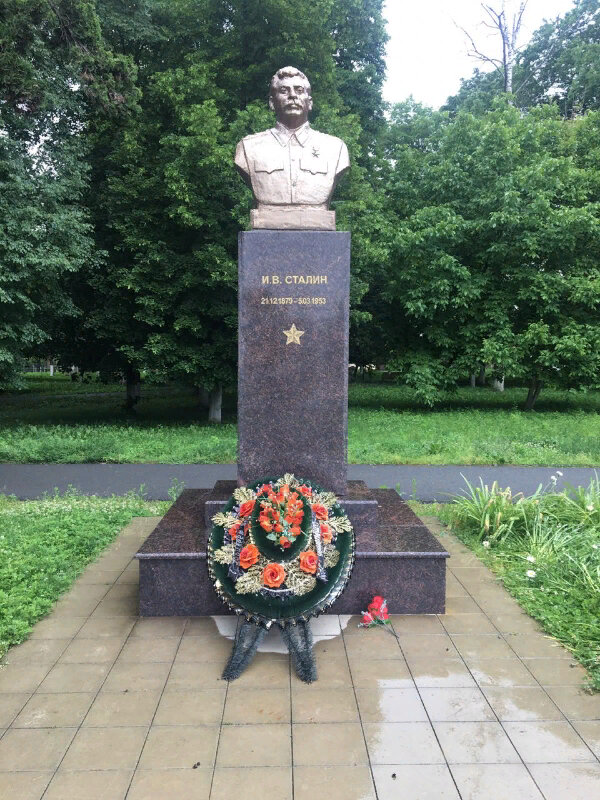 Anıt, heykel И.В. Сталин, Ardon, foto