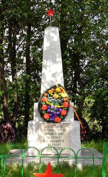 Anıt, heykel Братская могила, Vitebskaya oblastı, foto