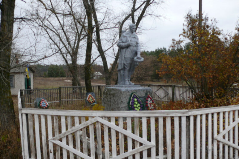 Anıt, heykel Братская могила воинов, Çernigov Bölgesi, foto