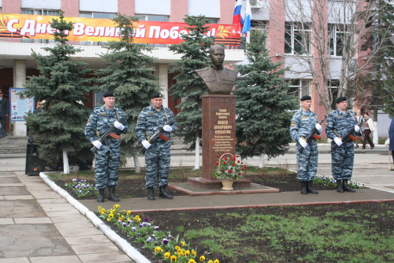 Anıt, heykel Павел Захарович Субботин, Izhevsk, foto