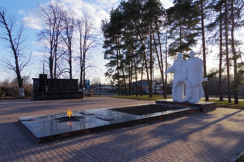 Anıt, heykel Вечный огонь, Donskoy, foto