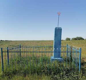 Братская могила-памятник воинам Советской Армии (Rostov Region, Dubovskiy rayon, Vesyolovskoye selskoye poseleniye, khutor Vesyoly, ulitsa Kharitonova), anıt, heykel  Rostovskaya oblastından
