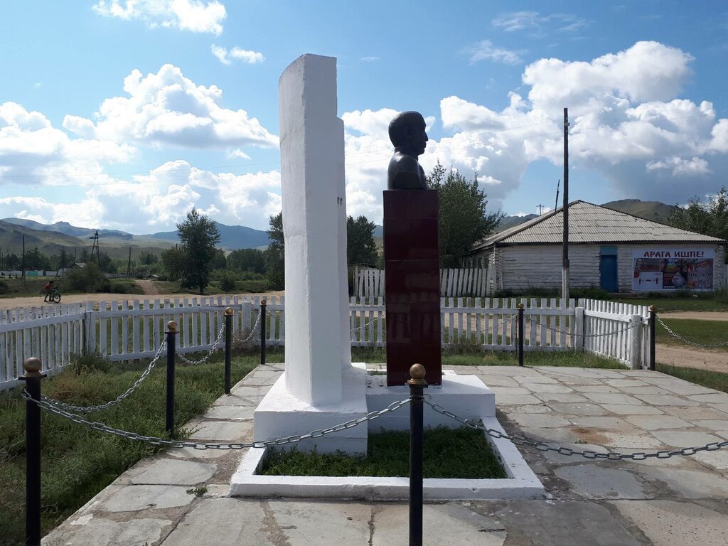 Anıt, heykel Участнику ВОВ Дажымба Даниил Чалзыраевичу, Tuva, foto