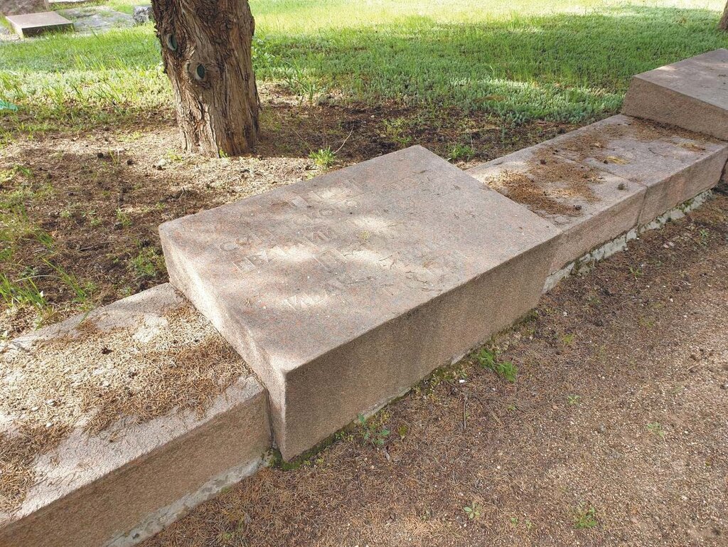 Ünlü kişilerin mezarları Герой Советского Союза, гвардии полковник И.Д. Петухов, Sevastopol, foto