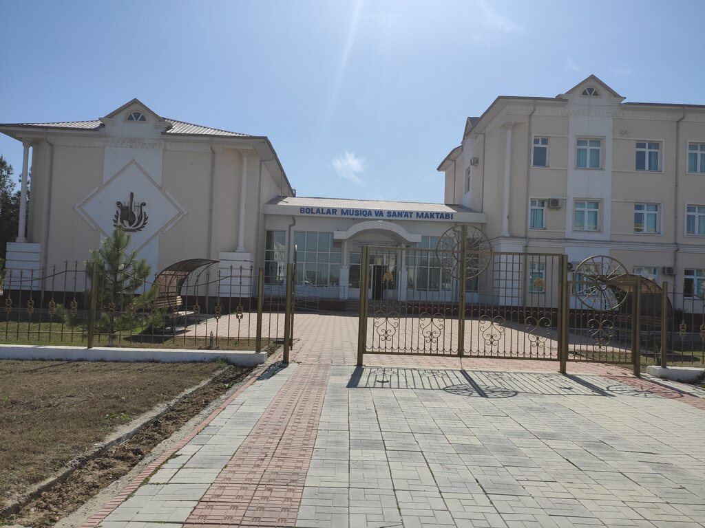 Sanat okulları School of Music and Arts, Karşı, foto