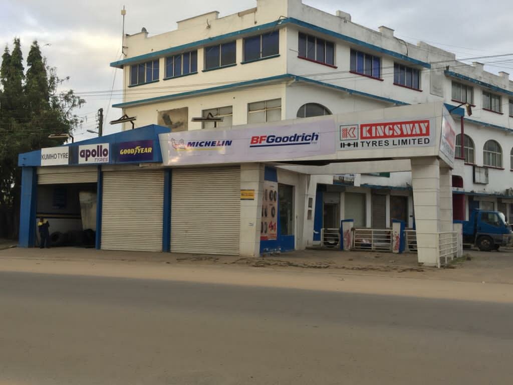 Jant ve lastikçiler Kingsway Tyres - Nyali, Mombasa, foto