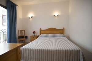 Hostal Sa Rota (Calle San Vicente No:59, Santa Eulalia del Río), otel  Santa Eulalia del Rio'dan