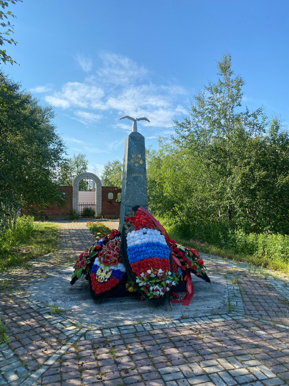 Anıt, heykel Лётчикам Заполярья, Naryan‑Mar, foto