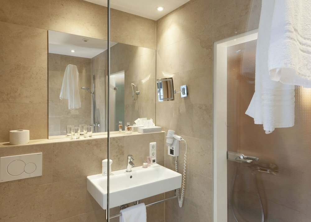 Otel Hotel Zur Post Rohrdorf, Bavyera, foto