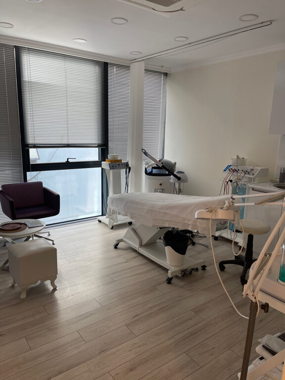 Plastik cerrahi klinikleri Prof. Dr. Aydın Gözü Muayenehanesi, İstanbul, foto