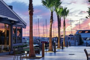 DoubleTree by Hilton Hotel Berkeley Marina (California, County of Contra Costa, Berkeley, Marina Boulevard), otel  Berkeley'den