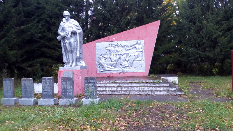 Anıt, heykel Воинам Оричевского танкового подразделения, отдавшим жизнь за Родину, Kirovskaya oblastı, foto