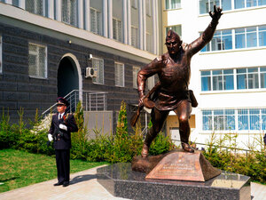 Герой Советского Союза Алексей Логинов (Yaroslavskaya Street No:68), anıt, heykel  Cheboksary'den