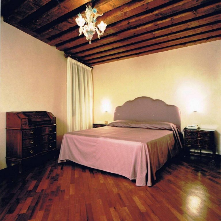 Otel Piccola Fenice, Venedik, foto