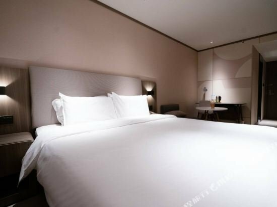 Otel Hanting Hotel Qingdao May Fourth Plaza, Cindao, foto