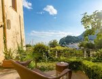 Villa Helios (Campania, Province of Naples, Capri, Via Croce, 4), otel  Capri'den