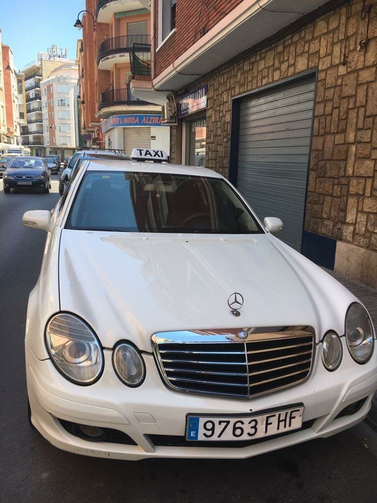 Taksi Taxi 24 Horas EN Alzira, Valensiya, foto