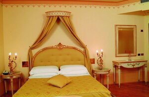 Albergo La Lanterna (Tuscany, Provincia di Siena, Via Monte Bianco, 2), otel