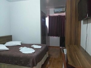 Hotel Hs (Estado do Paraná, Mesorregião do Oeste Paranaense, Foz do Iguaçu, Região Norte, Parque Imperatriz), otel  Foz do Iguaçu'dan