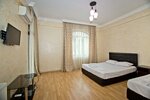 Vizit Hotel (Kakutsa Cholokashvili Street No:114), otel  Batum'dan