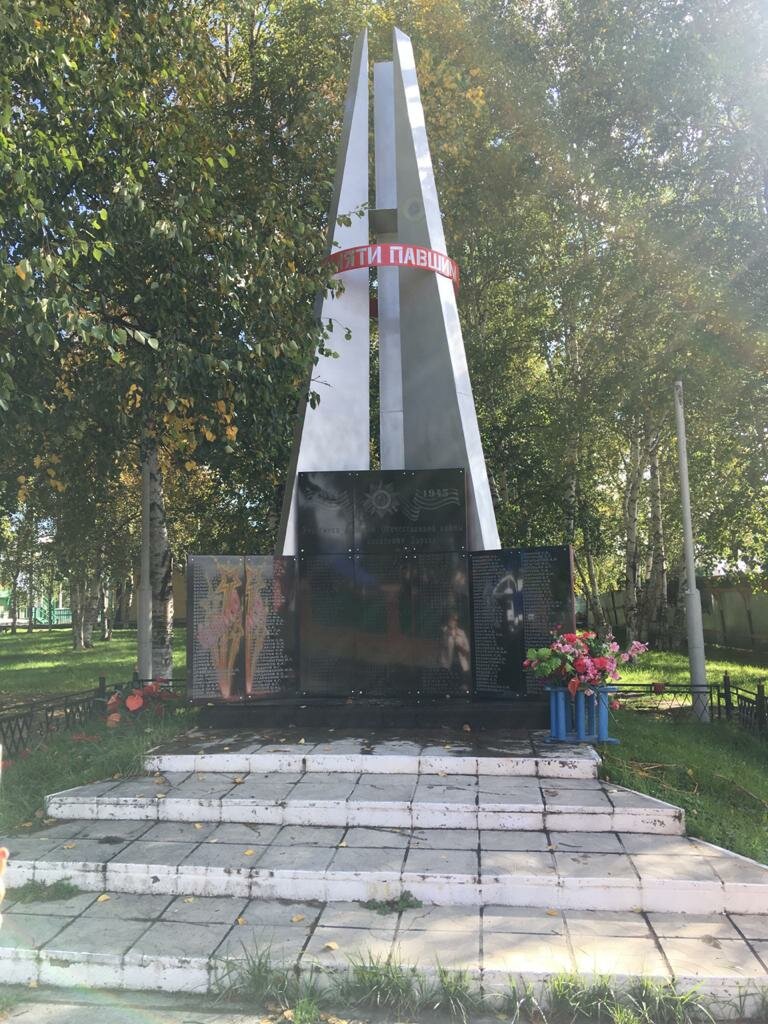 Anıt, heykel Памятная стела памяти павших, Hantı‑Mansi Özerk Okrugu, foto