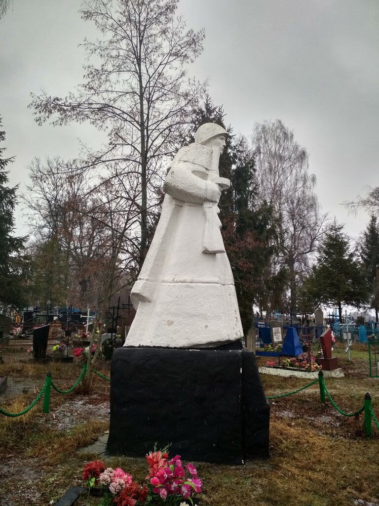 Anıt, heykel Братская могила 52 воина, Sevsk, foto