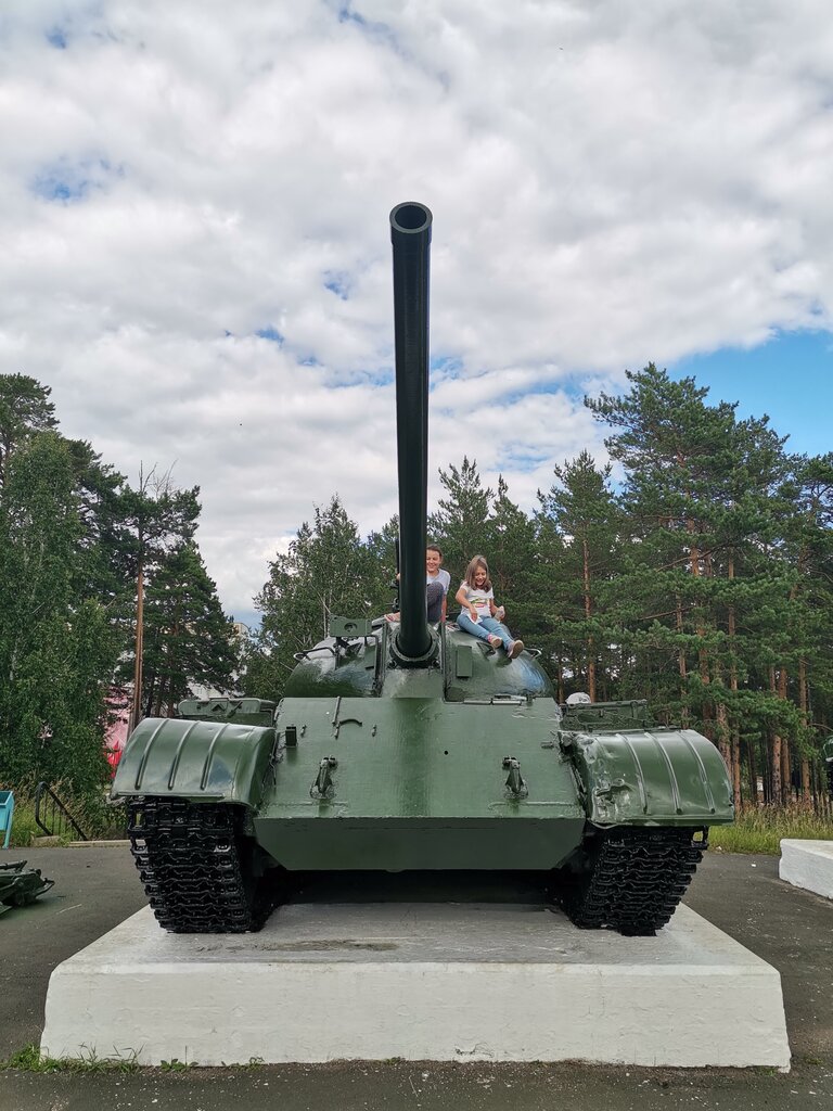 Teknoloji anıtı Военная техника, Bratsk, foto