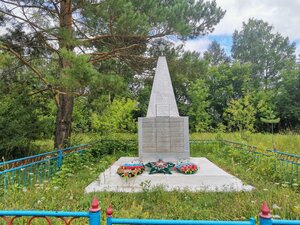 Воинам-землякам, погибшим в годы Великой Отечественной войны (Novosibirsk Region, Kochenyovskiy munitsipalny rayon, selo Katkovo), anıt, heykel  Novosibirskaya oblastından