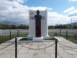 Участнику ВОВ Дажымба Даниил Чалзыраевичу (Republic of Tuva, Erzinskiy kozhuun, selo Moren, ulitsa Dazhymba Danil), anıt, heykel  Tuva'dan