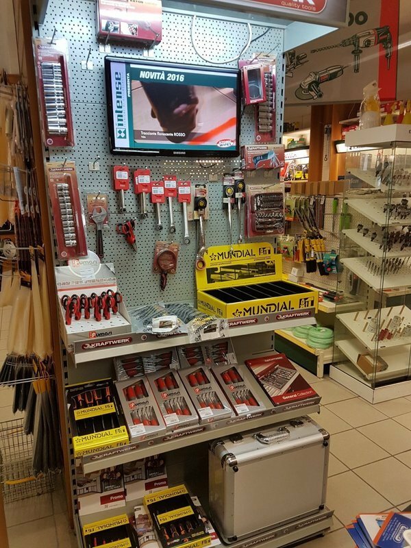 Giyim mağazası Minoli Ferramenta, Gallarate, foto