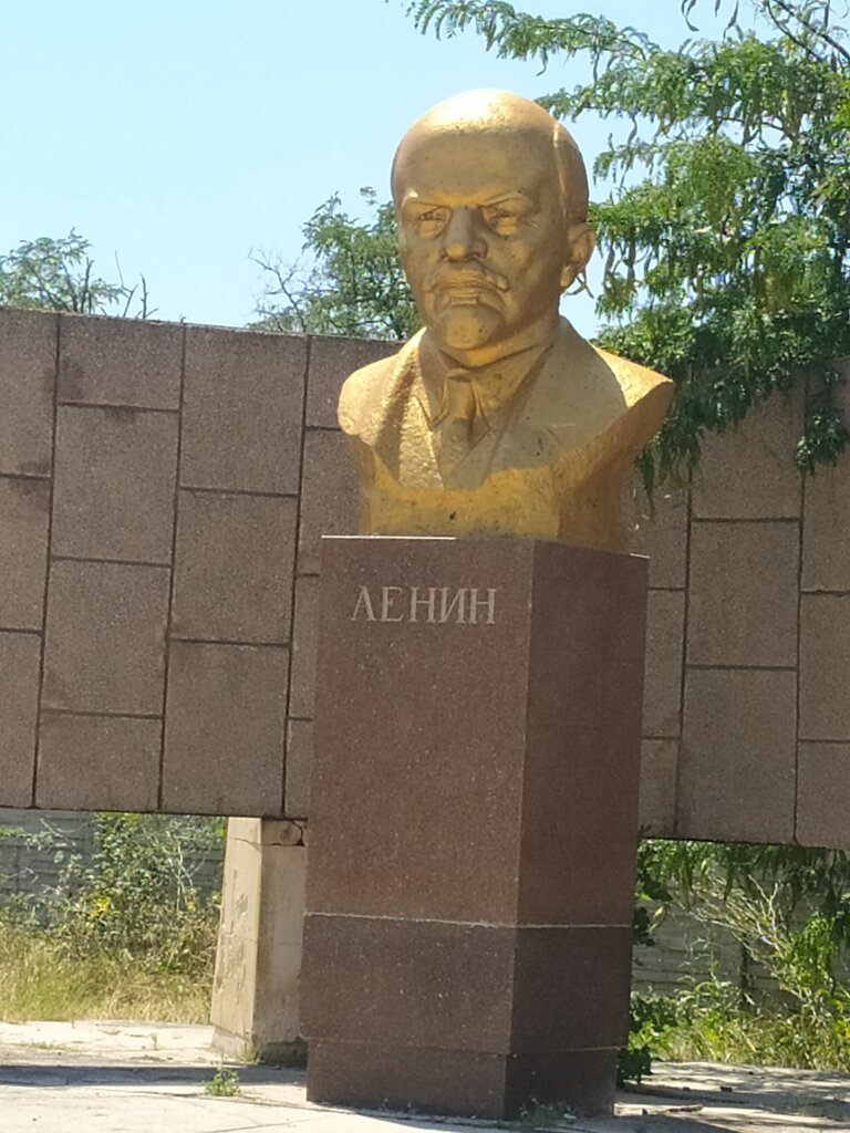 Anıt, heykel В.И. Ленин, Kırım Cumhuriyeti, foto