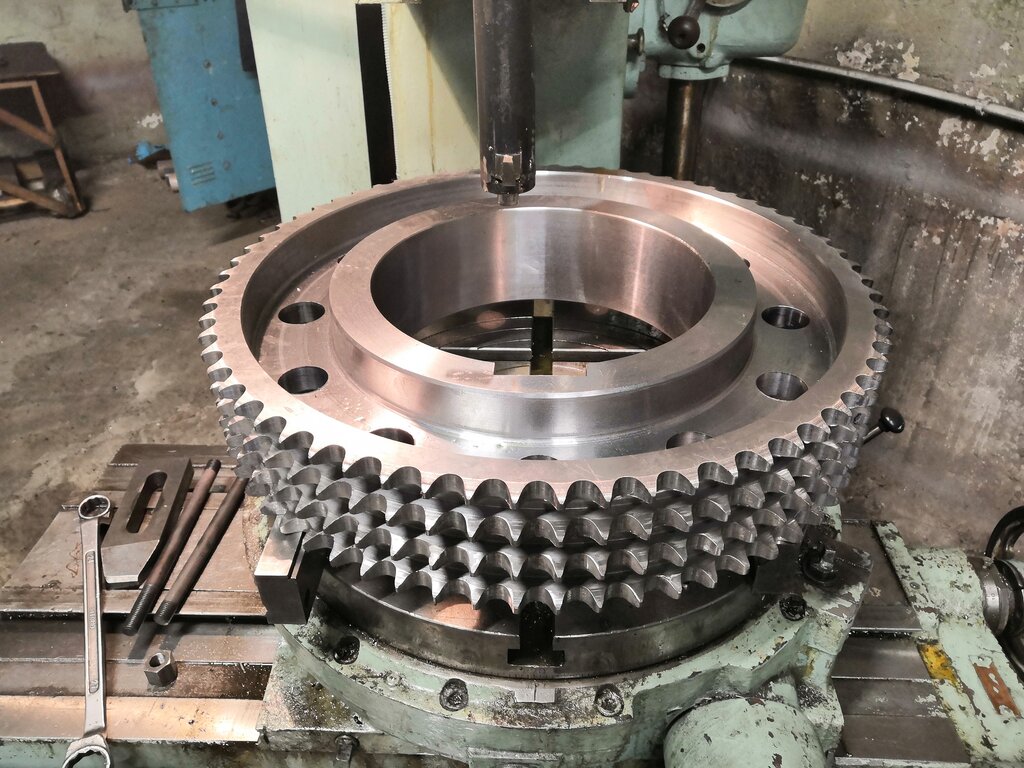 Torna işleri Шлифовальный центр, Naberejniye Çelny (Yar Çallı), foto