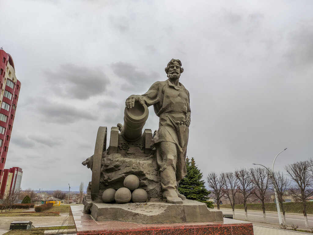 Anıt, heykel Литейщику, Lugansk, foto