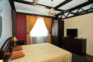 Music Hall (Revoliutsionnaia Street No:6), otel  Gelencik'ten