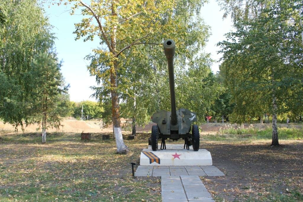 Teknoloji anıtı 85-мм противотанковая пушка Д-48, Şihany, foto