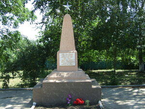 Памятник (Republic of Adygea, Teuchezhsky District, Tlyustenkhablskoye gorodskoye poseleniye, posyolok gorodskogo tipa Tlyustenkhabl), anıt, heykel  Adıge Cumhuriyeti'nden